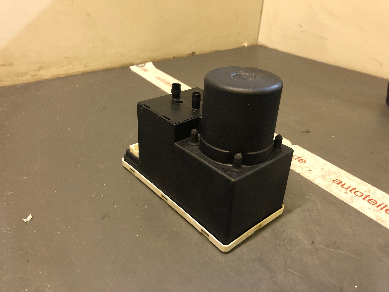 Compressor do fecho central AUDI A3 (8L1) 1.8 6969461 | B-Parts