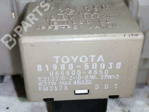 Fuse box TOYOTA RAV 4 II (_A2_) 2.0 4WD (ACA21, ACA20) 10561393 | B-Parts