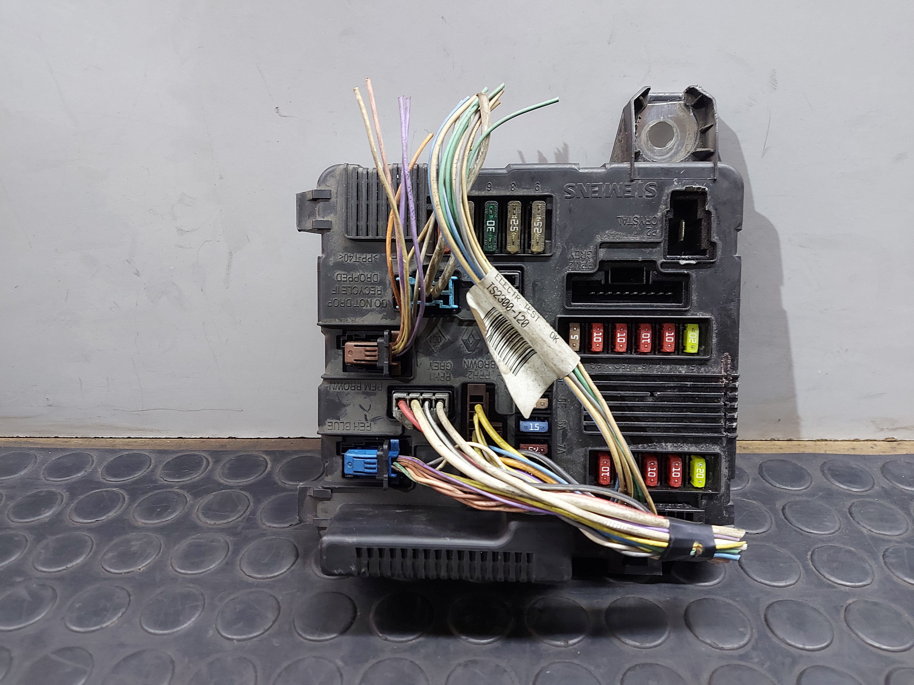 Fuse box RENAULT MEGANE II (BM0/1_, CM0/1_) 1.5 dCi (BM02, BM13, BM2A, CM02, CM13) 20837951 | B ...