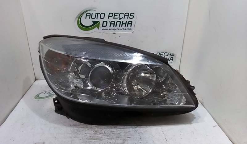 Optica direita MERCEDES-BENZ C-CLASS (W204) A2048208461 | B-Parts