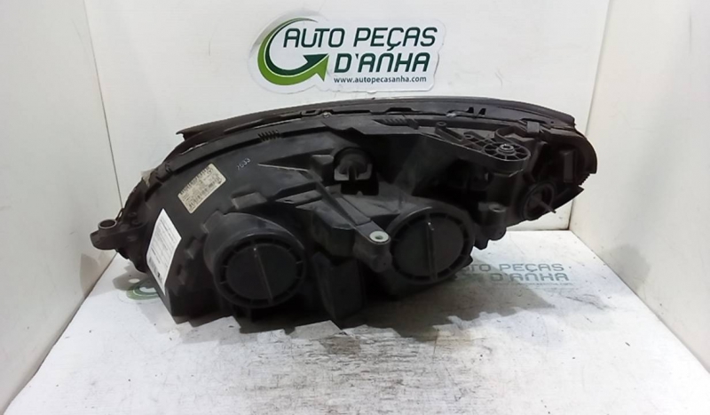 Optica direita MERCEDES-BENZ C-CLASS (W204) A2048208461 | B-Parts