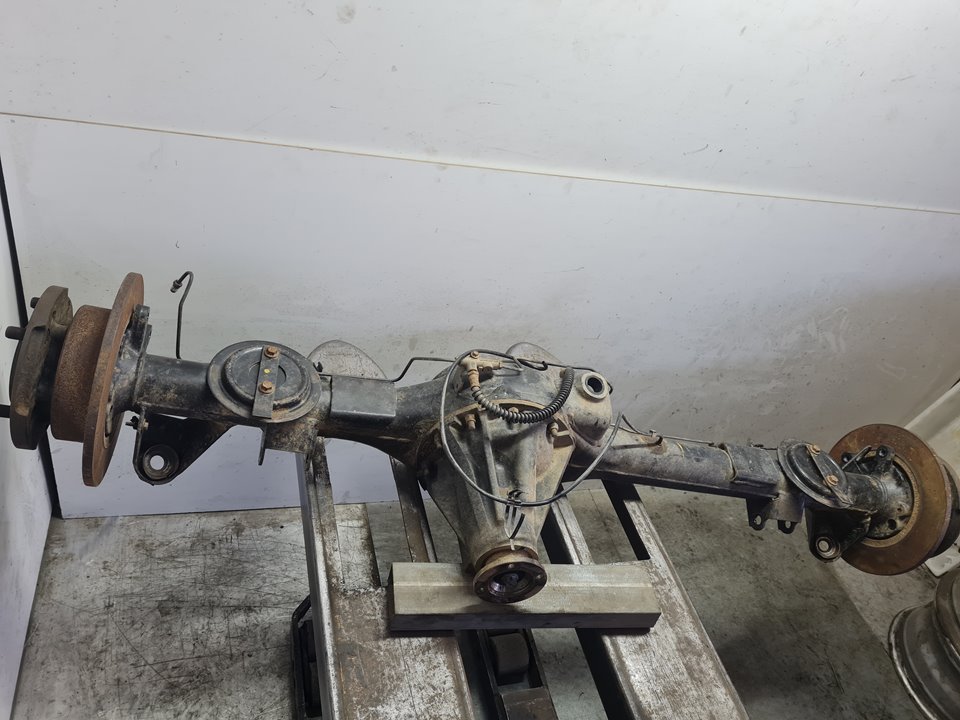 Rear axle LAND ROVER DEFENDER Station Wagon (L316) 2.4 Td4 4x4 (L316) 21655778 | B-Parts