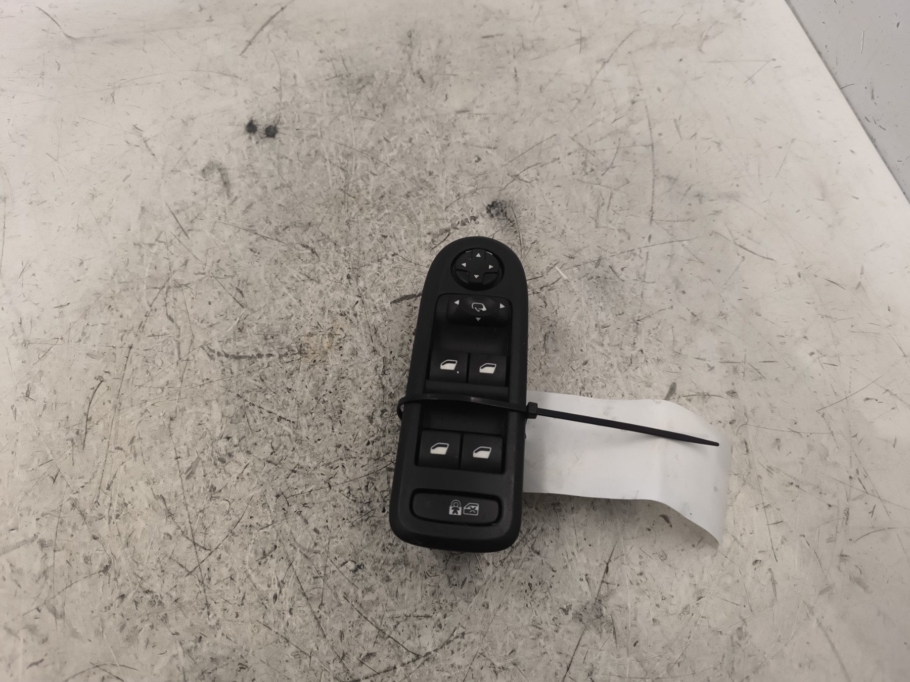 Switch PEUGEOT 308 I (4A_, 4C_) 1.6 HDi 24197087 | B-Parts