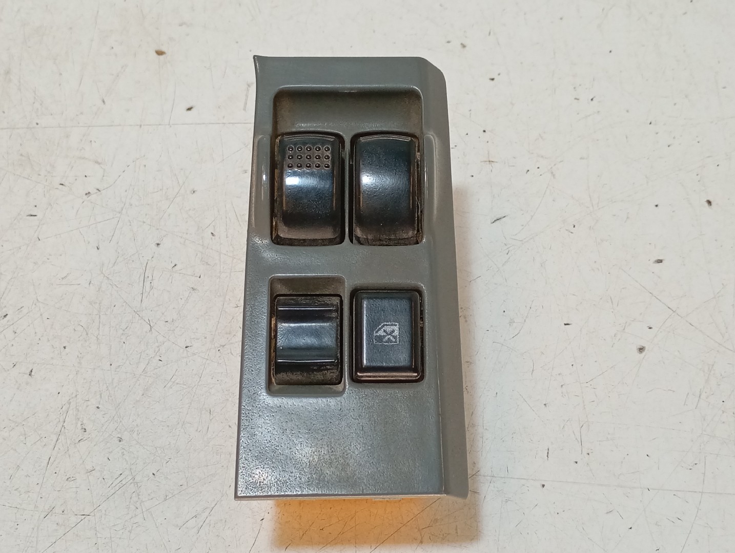 Comutador vidro frente direito MITSUBISHI Canter (FB7, FB8, FE7, FE8) VII 26300259 | B-Parts