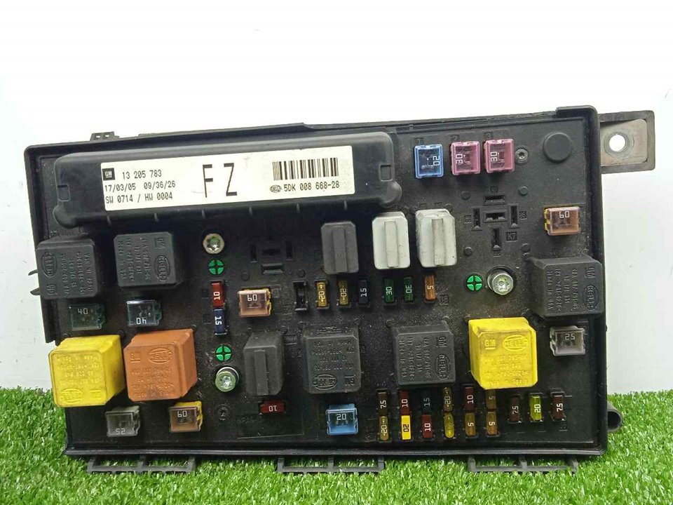 Fuse box OPEL ASTRA H (A04) 1.9 CDTI (L48) 8269082 | B-Parts