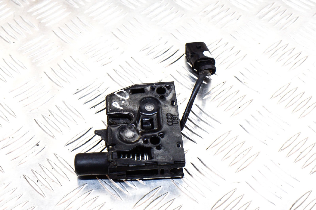 Fechadura da mala AUDI Q3 (8UB, 8UG) 1.4 TSI 11831860 | B-Parts