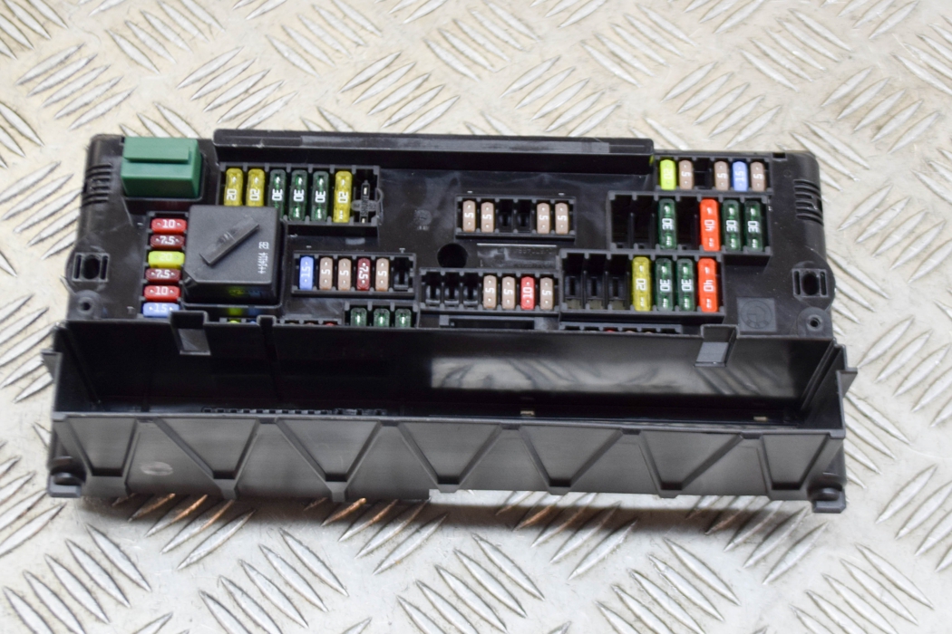 Fuse box BMW X3 (F25) sDrive 18 d 8355035 | B-Parts