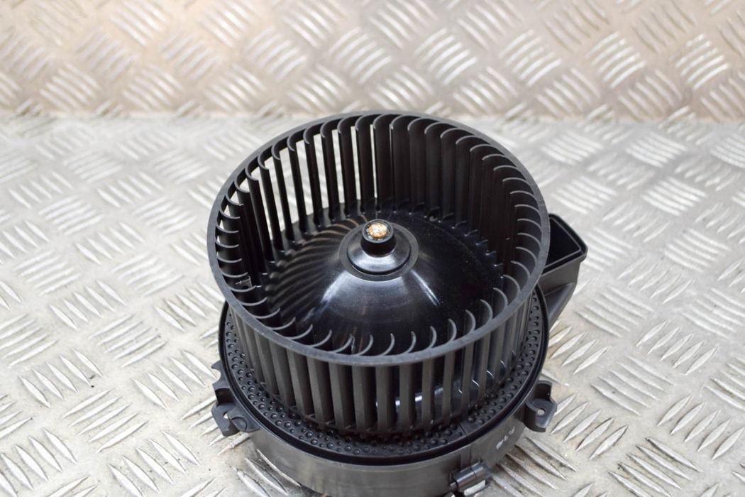 Heater blower motor VOLVO S90 II (234) D5 AWD 10526498 | B-Parts