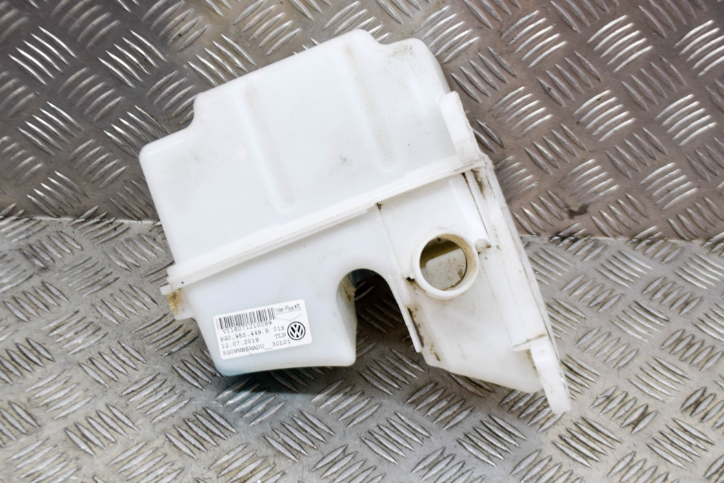 Windscreen washer tank VW GOLF VII (5G1, BQ1, BE1, BE2) 1.5 TSI 8624479 ...