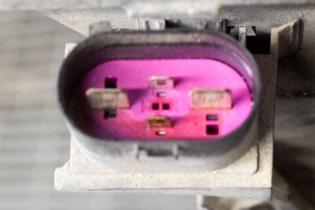 Radiator fan SKODA OCTAVIA II Combi (1Z5) 1.6 TDI SKODA: 1K0121205AC ...