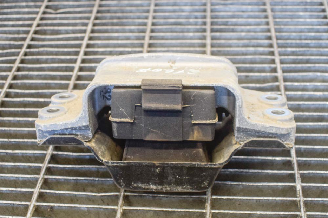 Engine mount AUDI TT (8J3) 2.0 TFSI 6768451 | B-Parts