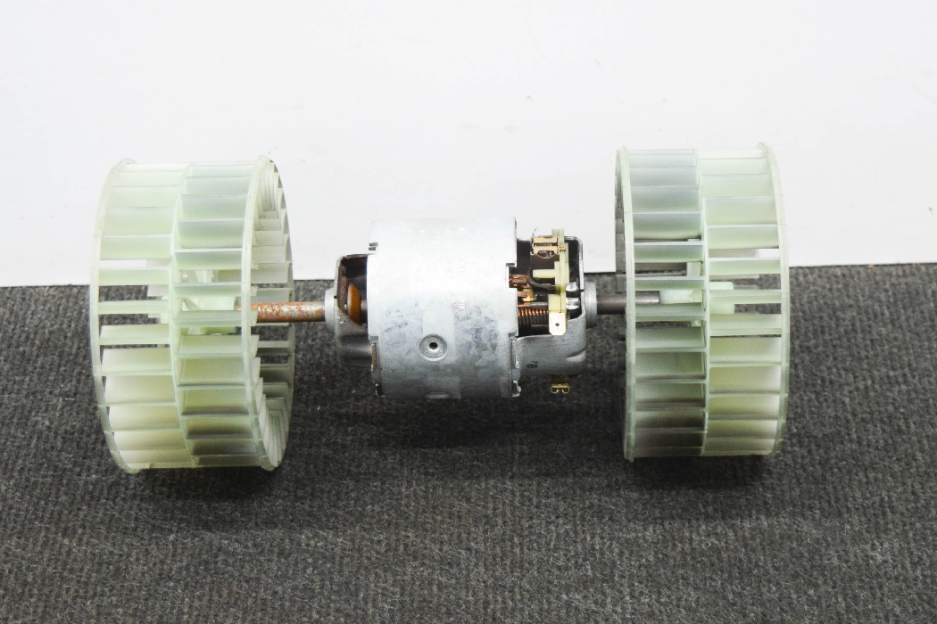 Heater blower motor MERCEDES-BENZ SL (R129) 320 (129.063) 6767713 | B-Parts