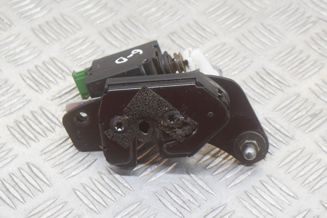 Tailgate lock LAND ROVER DISCOVERY IV (L319) 3.0 SDV6 4x4 8839805 | B-Parts