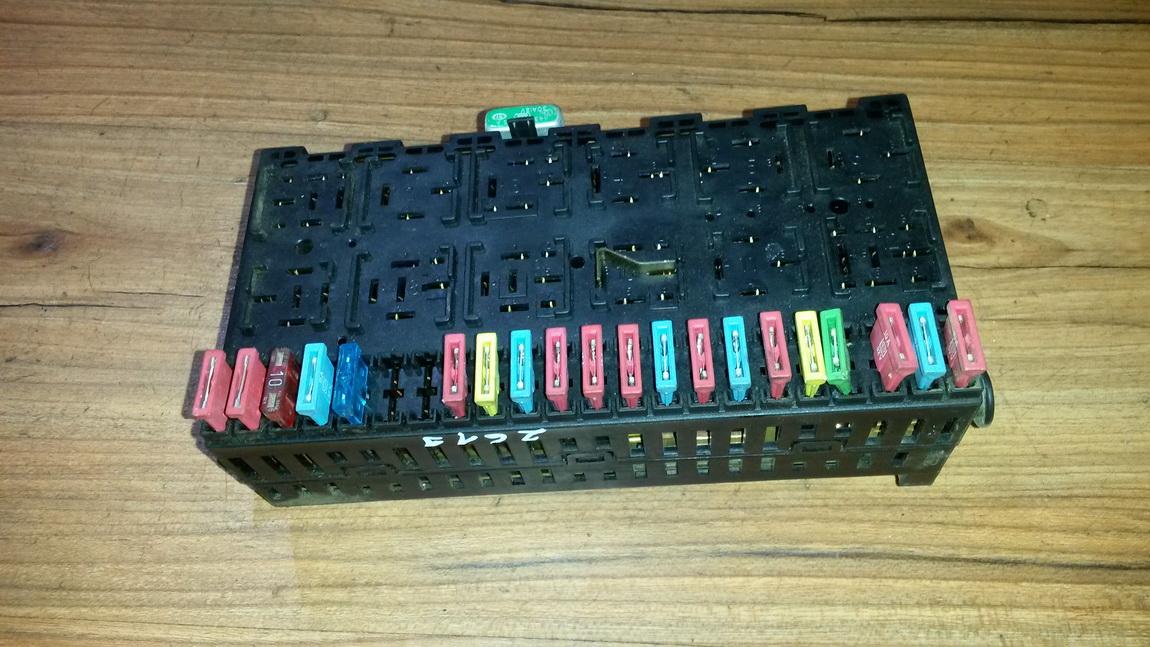 Fuse box VW GOLF III (1H1) 1.9 TDI 9894786 | B-Parts