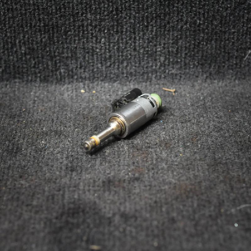 Rampa inyectora VW POLO (6R1, 6C1) 1.2 TSI 16V VW: 04E133036A | B-Parts