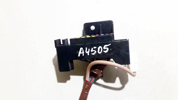 Fuse box TOYOTA COROLLA Verso (ZER_, ZZE12_, R1_) 1.8 (ZNR11_) 9916152 ...