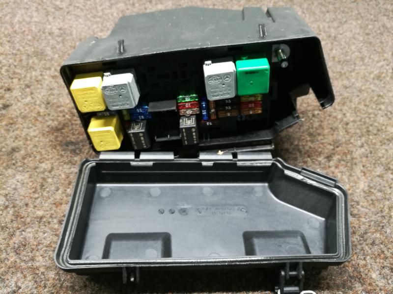 Boîte à Fusibles MERCEDES-BENZ M-CLASS (W164) ML 350 CDI 4-matic (164. ...