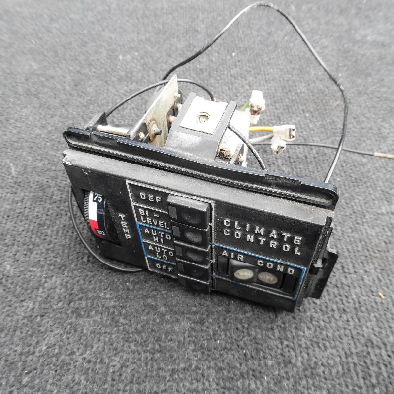 Climate control MERCEDES-BENZ SL (R107) 450 SL (107.044) 6724913 | B-Parts