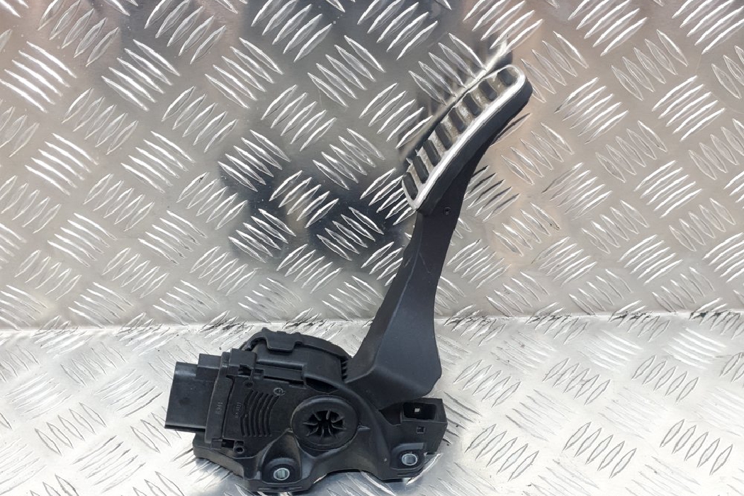 Pedal VOLVO V60 I (155, 157) D3 / D4 6769367 | B-Parts