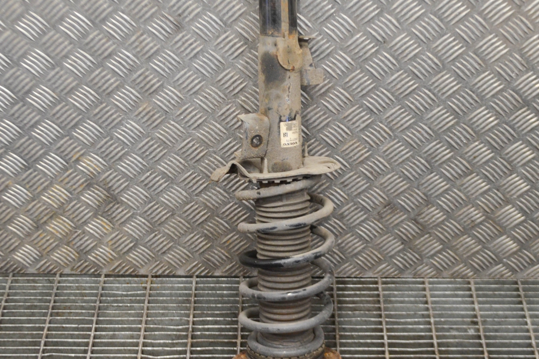 Right front shock absorber VOLVO V60 I (155, 157) 1.6 DRIVe 8835590 | B ...