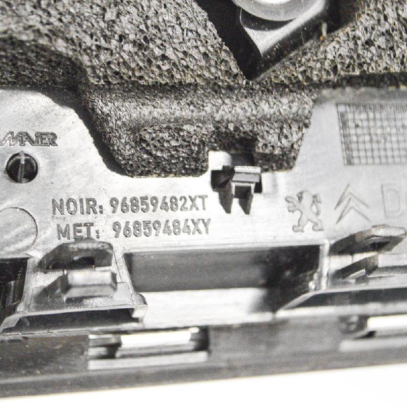 Front right quarter glass PEUGEOT 5008 (0U_, 0E_) 1.6 HDi PEUGEOT ...