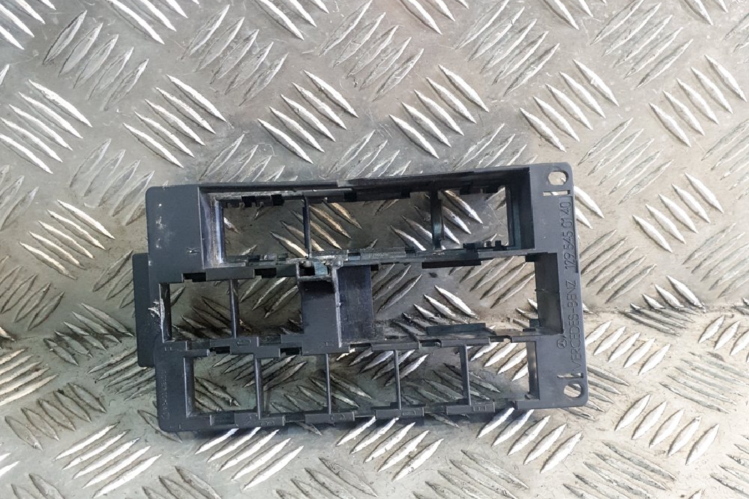 Fuse box MERCEDES-BENZ SL (R129) 500 SL (129.066) 6766954 | B-Parts