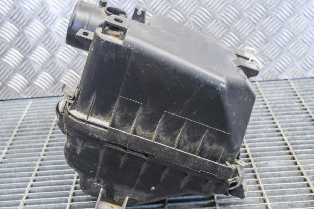 Air filter box MITSUBISHI L200 / TRITON (KA_T, KB_T) 2.5 DI-D 4WD (KB4T ...