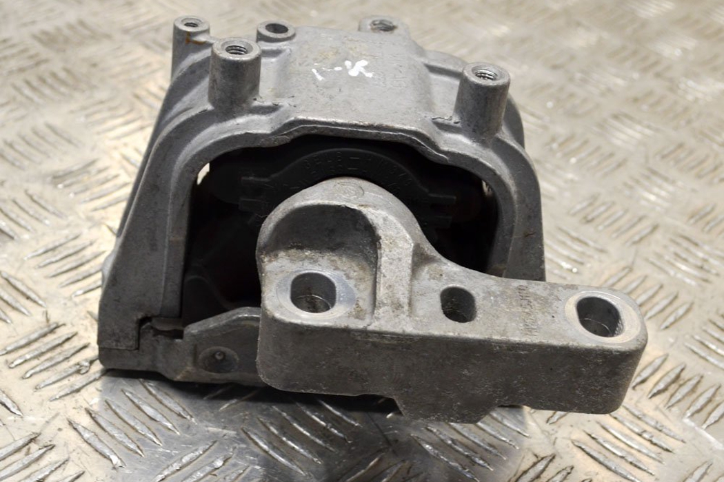 Engine mount SKODA SUPERB II Estate (3T5) 2.0 TDI 8843019 | B-Parts