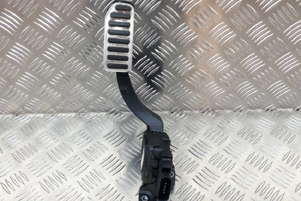 Pedal VOLVO V60 I (155, 157) D3 / D4 6769367 | B-Parts