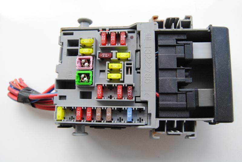 Fuse box OPEL ASTRA J GTC 1.4 Turbo (08) 9863035 | B-Parts