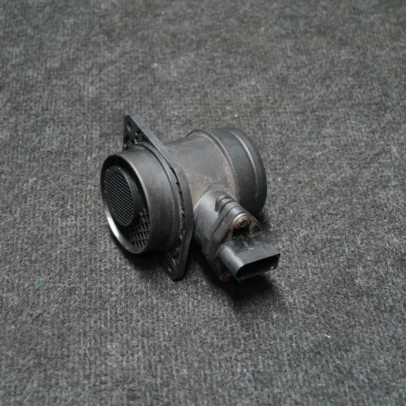 Mass air flow sensor VW GOLF V (1K1) 1.9 TDI 6730478 | B-Parts
