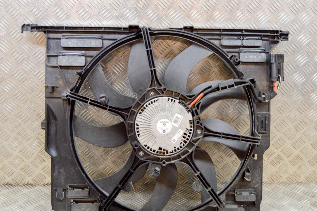 Radiator fan BMW 6 Coupe (F13) 640 d 11764880 | B-Parts