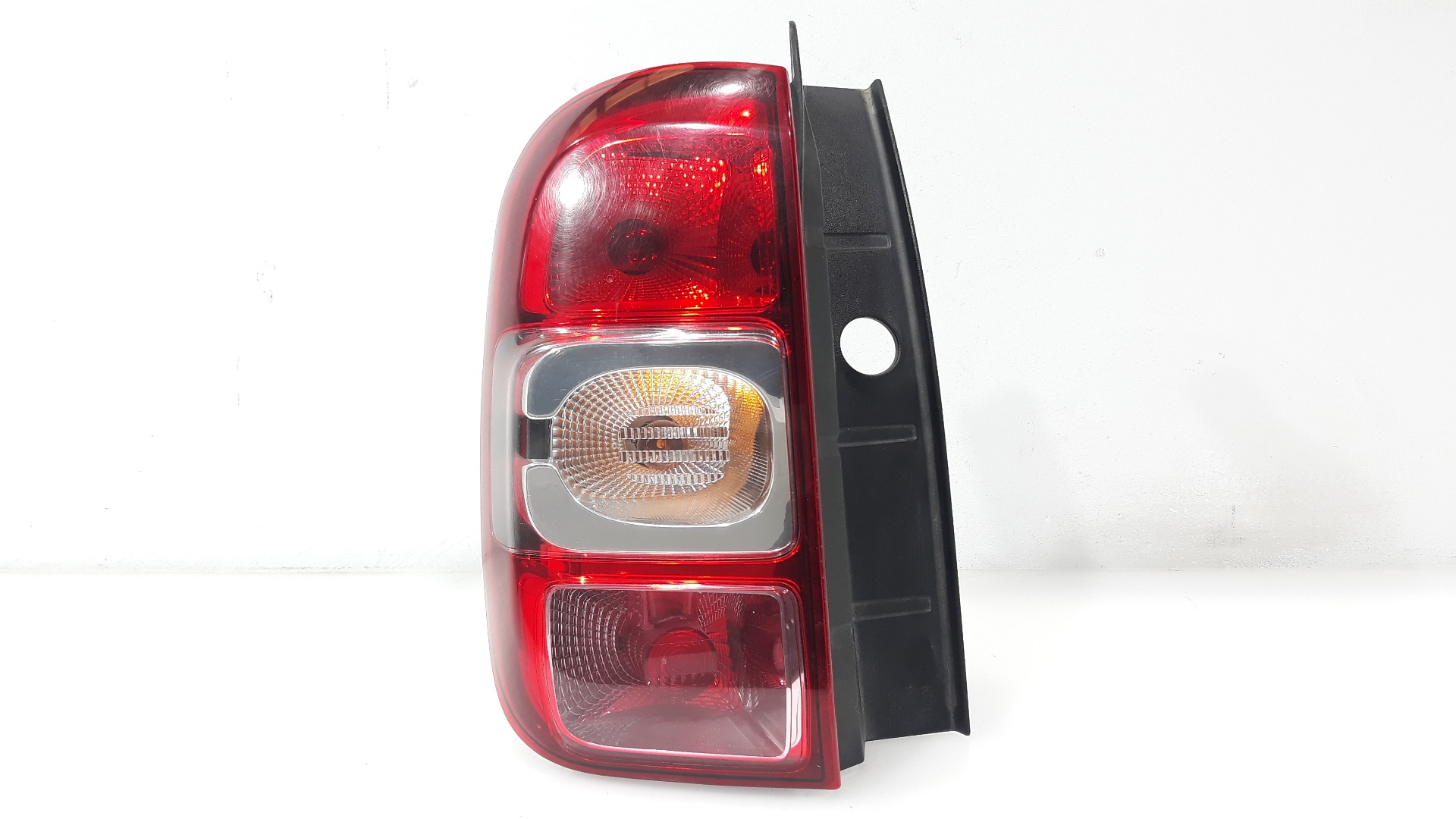 Left taillight DACIA DUSTER (HS_) 1.5 dCi (HSAJ) 17649695 | B-Parts