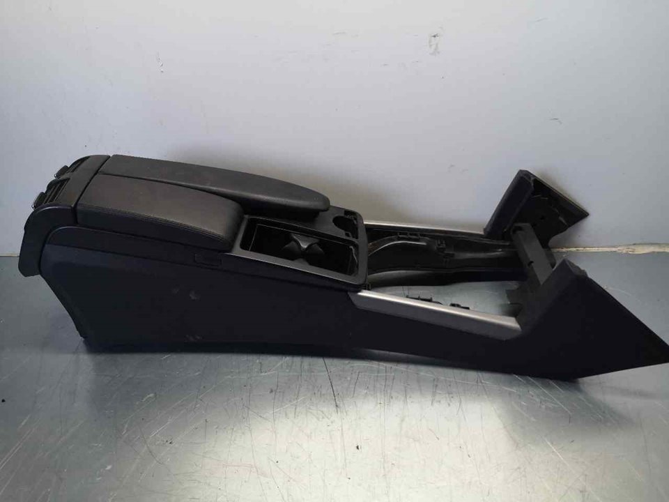 Armrest / Center console MERCEDES-BENZ E-CLASS (W212) E 200 CDI ...