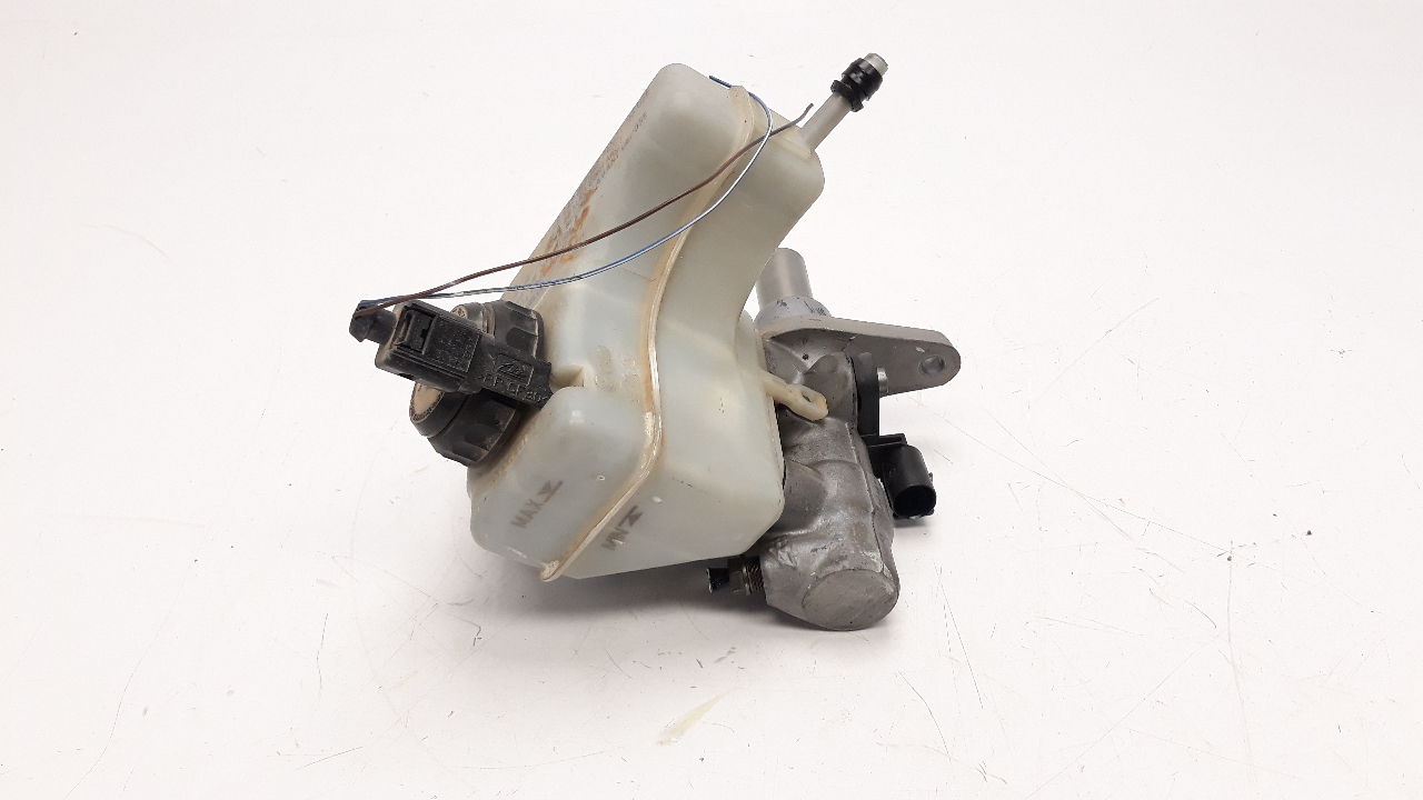 Brake master cylinder AUDI Q3 (8UB, 8UG) 2.0 TFSI quattro 8657275 | B-Parts