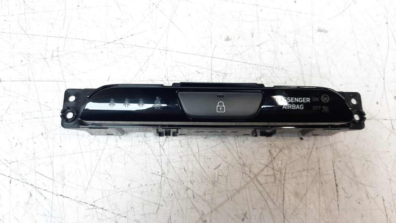 Switch HYUNDAI i30 (PDE, PD, PDEN) 15940303 | B-Parts