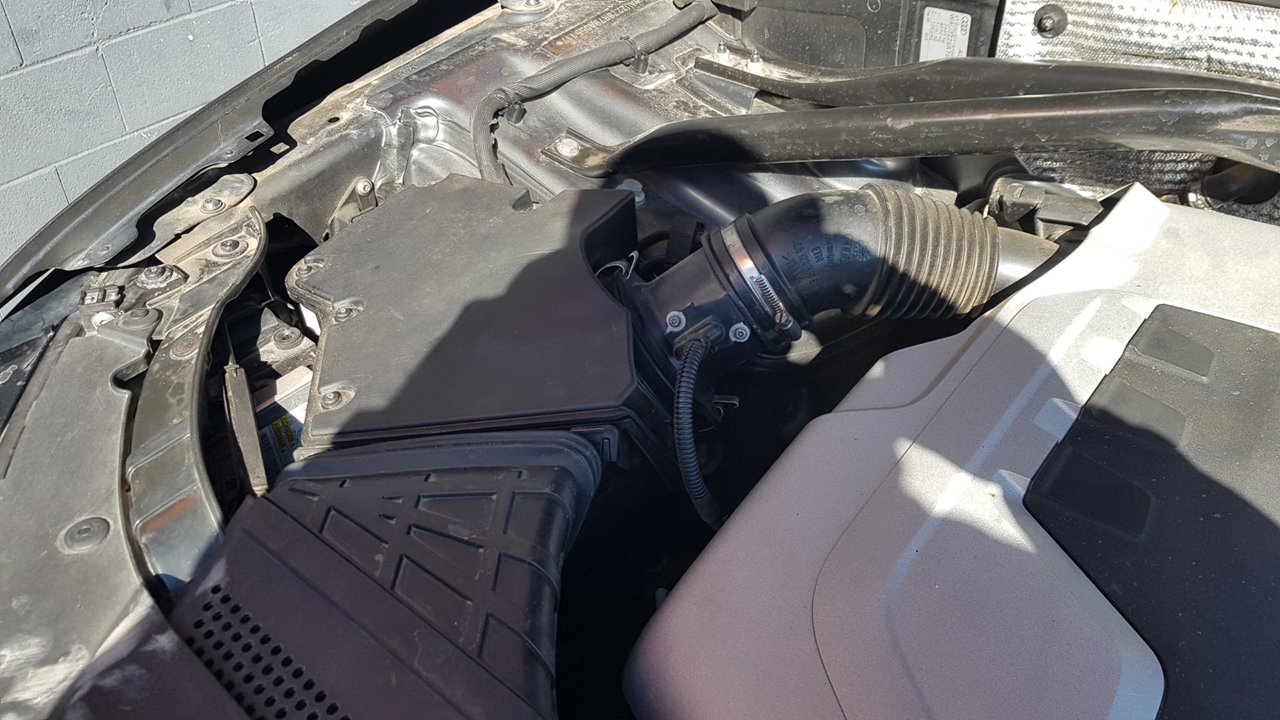 Mass air flow sensor AUDI Q5 (8RB) 3.0 TDI quattro 8915758 | B-Parts