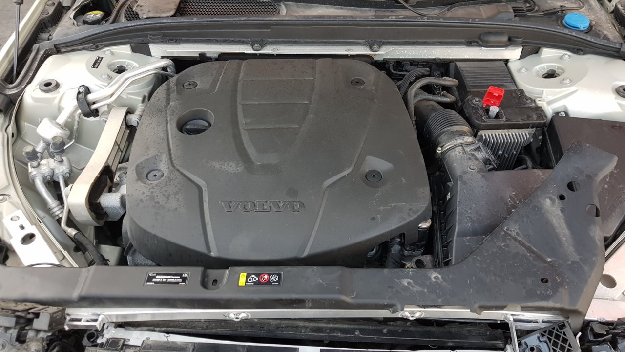 AC compressor VOLVO V60 II (225, 227) D4 8663632 | B-Parts