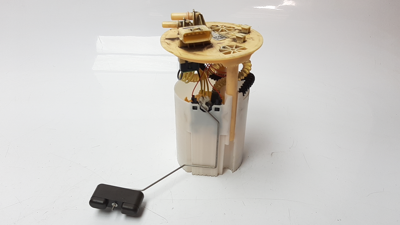 Fuel pump RENAULT MEGANE IV Hatchback (B9A/M/N_) 1.5 dCi 110 (B9A3 ...