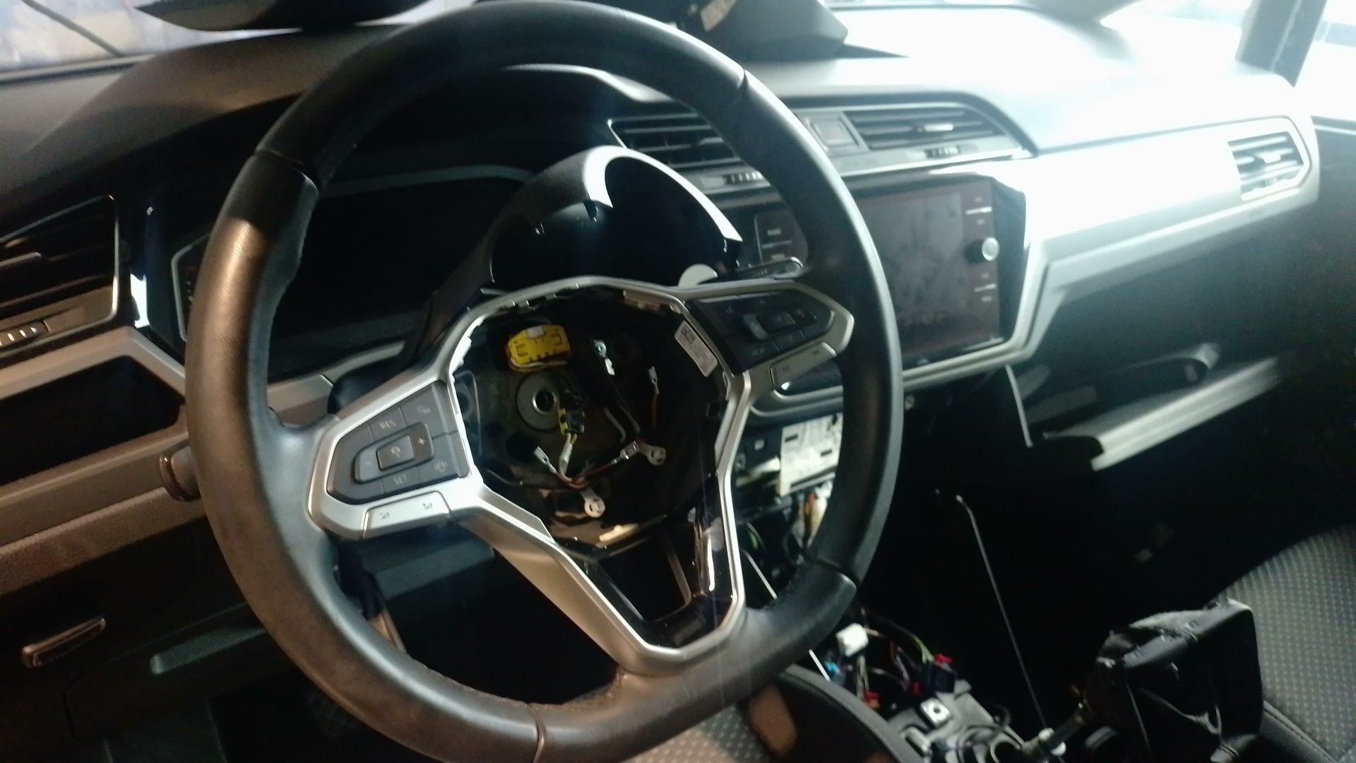 Steering wheel VW TOURAN (5T1) 31599236 | B-Parts