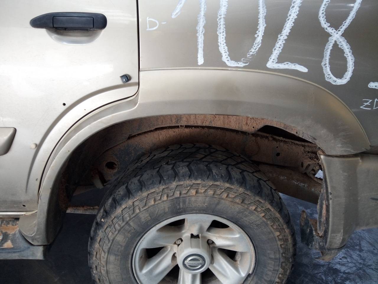 Rear left wheel arch trim NISSAN PATROL GR V Wagon (Y61) 3.0 DTi ...