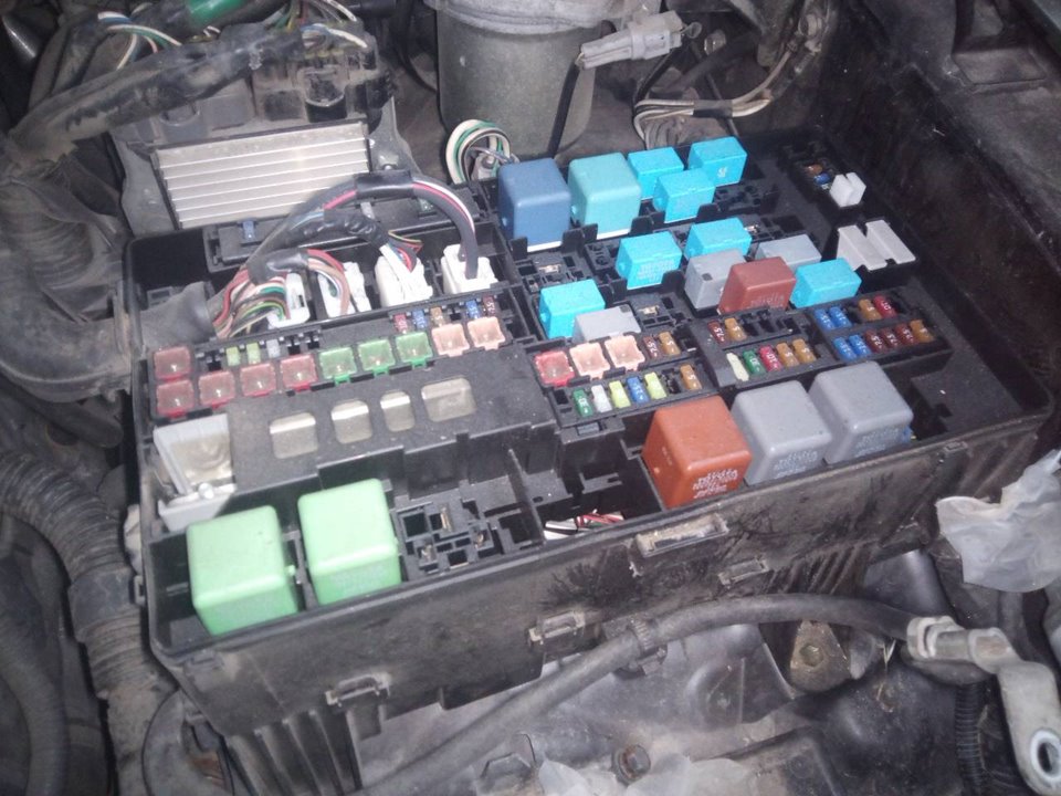 Fuse box TOYOTA LAND CRUISER 200 (_J2_) 4.5 D V8 (VDJ200) 10305384 | B ...