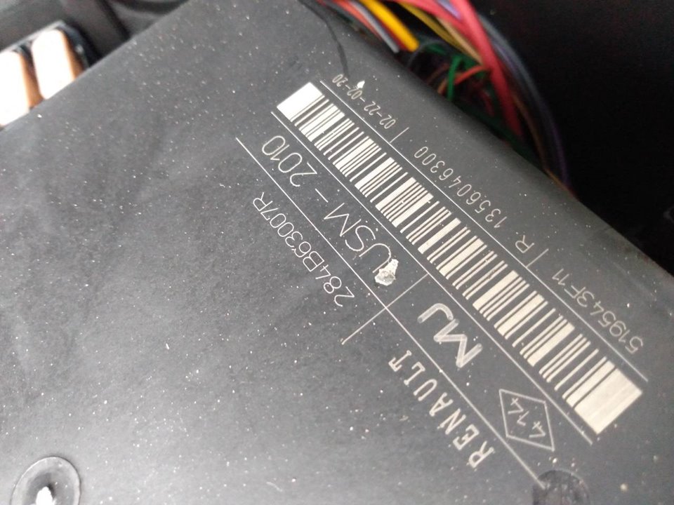 Fuse box RENAULT MASTER III Van (FV) 2.3 dCi 110 FWD (FV0R, FV0W, FV1A ...