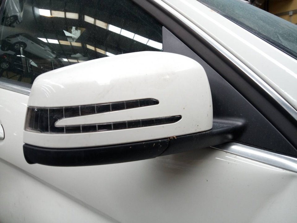 Right mirror MERCEDES-BENZ C-CLASS (W204) 7627130 | B-Parts