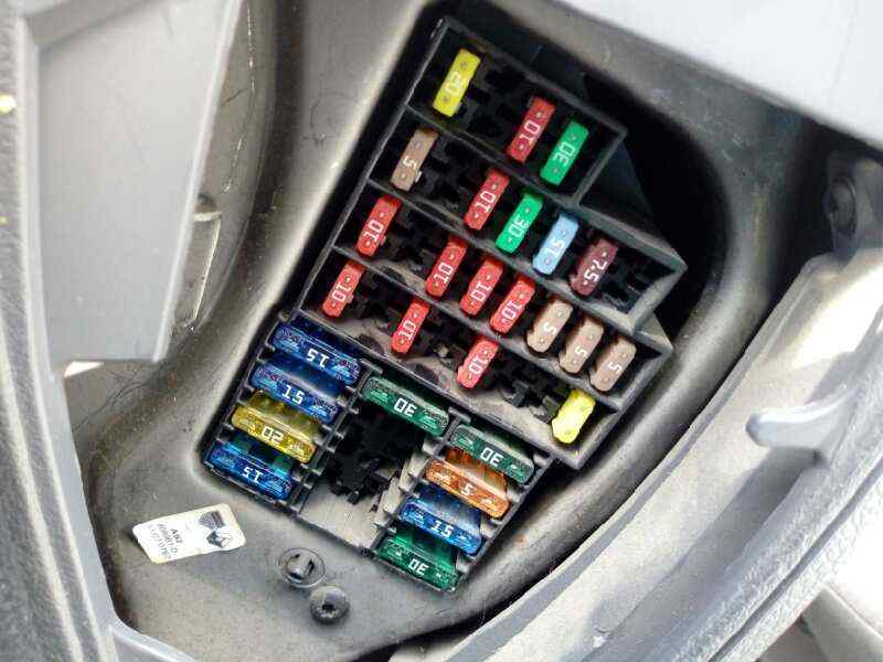 Fuse box DACIA LOGAN Pickup (US_) 1.5 dCi (US0W) 5320016 | B-Parts