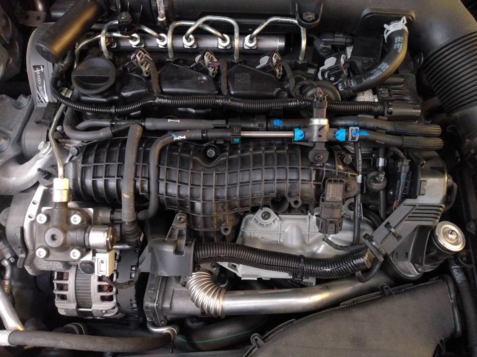 Moteur VOLVO V40 Hatchback (525) D3 10737389 | B-Parts