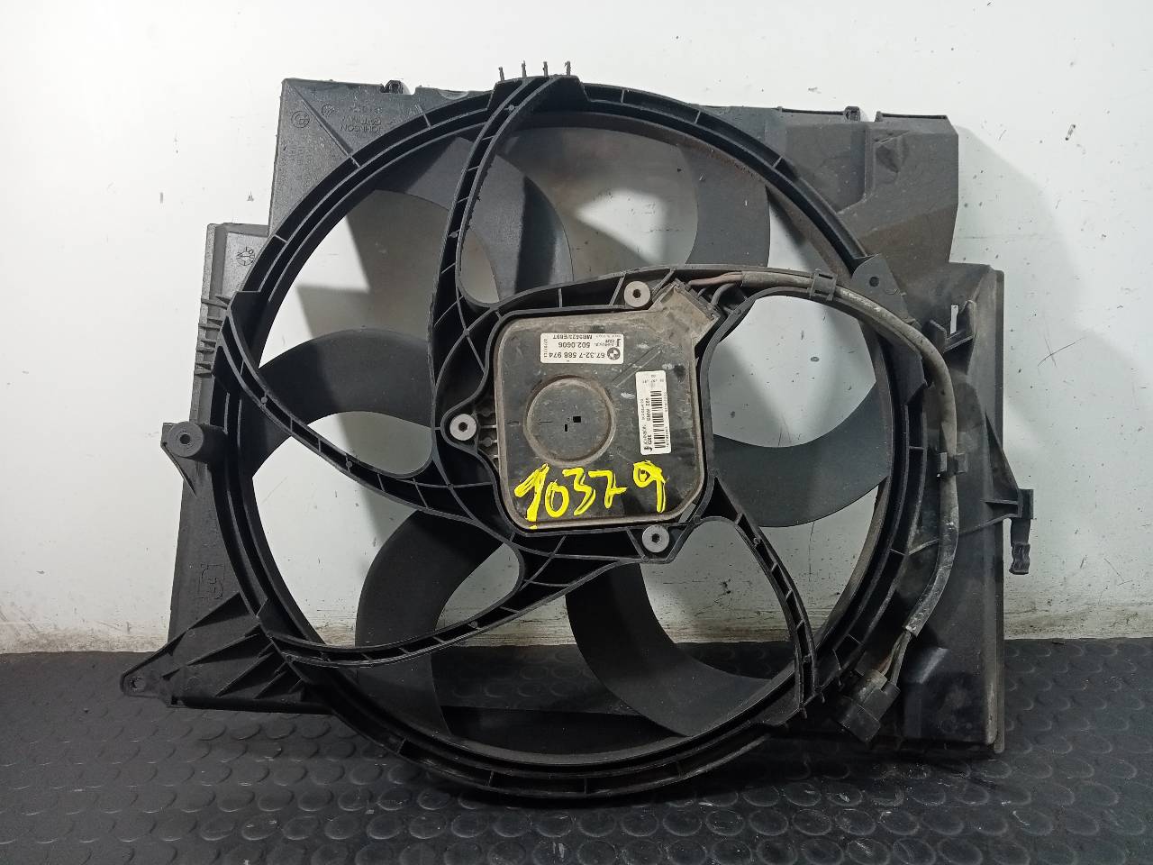 Radiator fan BMW X1 (E84) sDrive 18 d 11039345 | B-Parts