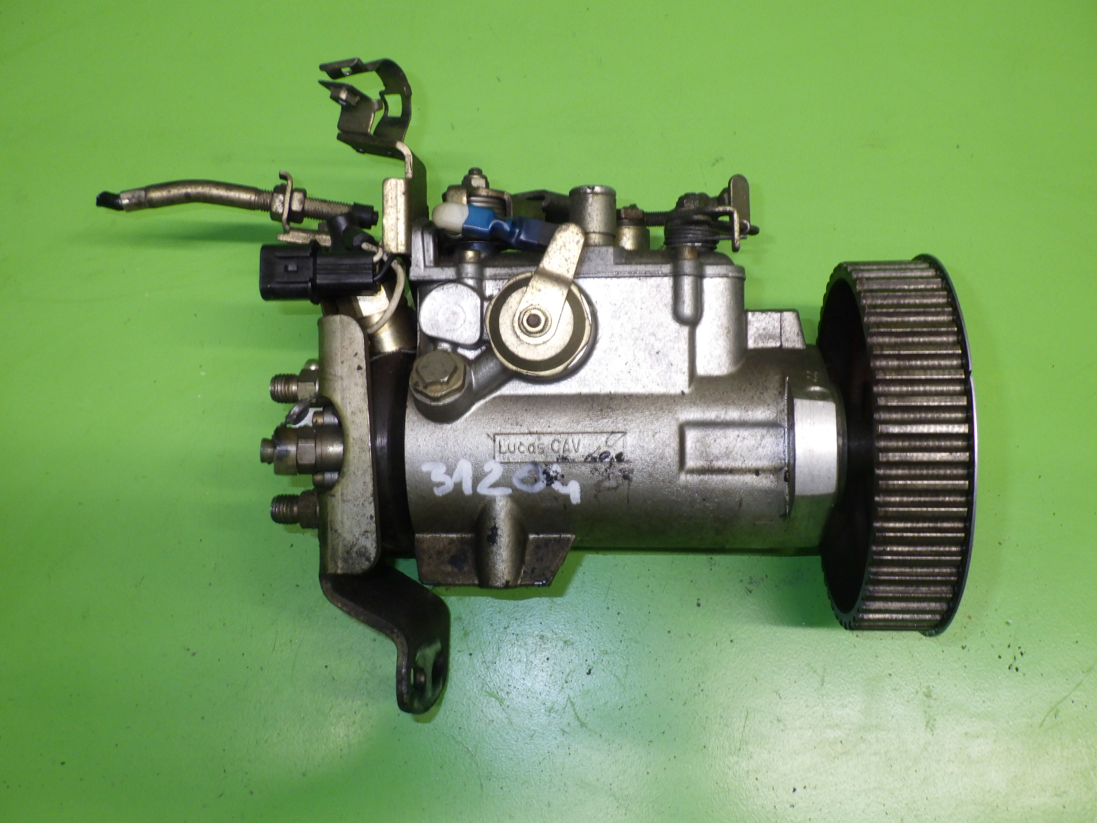 Injection pump HYUNDAI H100 Van 2.5 D 16100186 | B-Parts