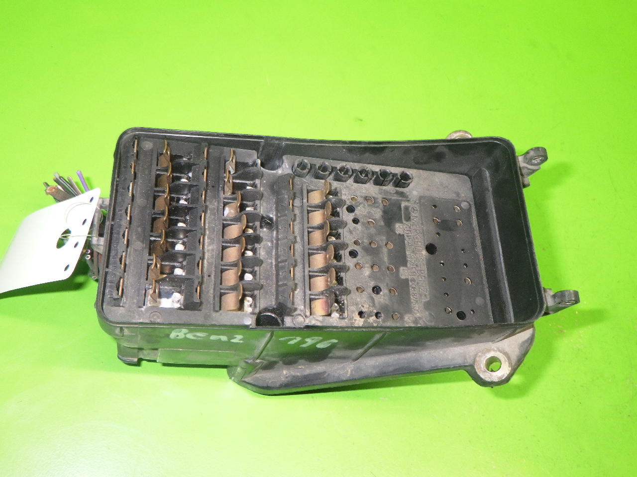 Fuse box MERCEDES-BENZ 190 (W201) E 2.0 (201.024) 6406015 | B-Parts