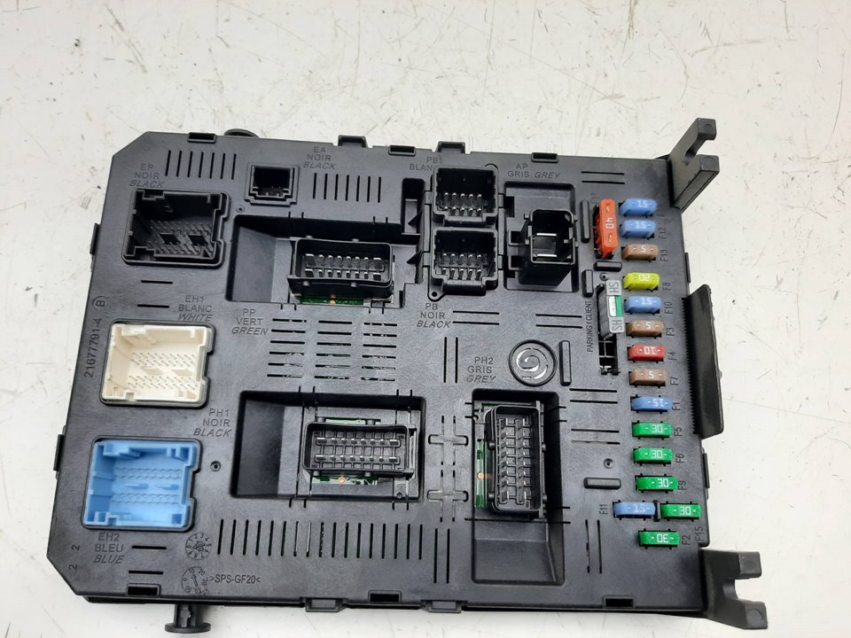 Fuse box CITROËN C4 Picasso I MPV (UD_) 2.0 HDi 138 8404079 | B-Parts